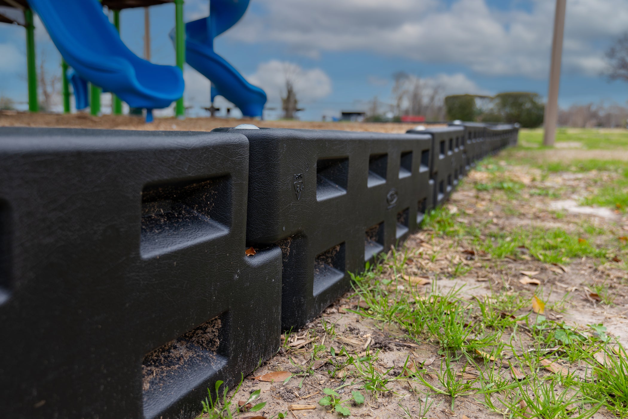 Action Play Systems 12" Playground Plastic Border with Spike APS-Borde ...