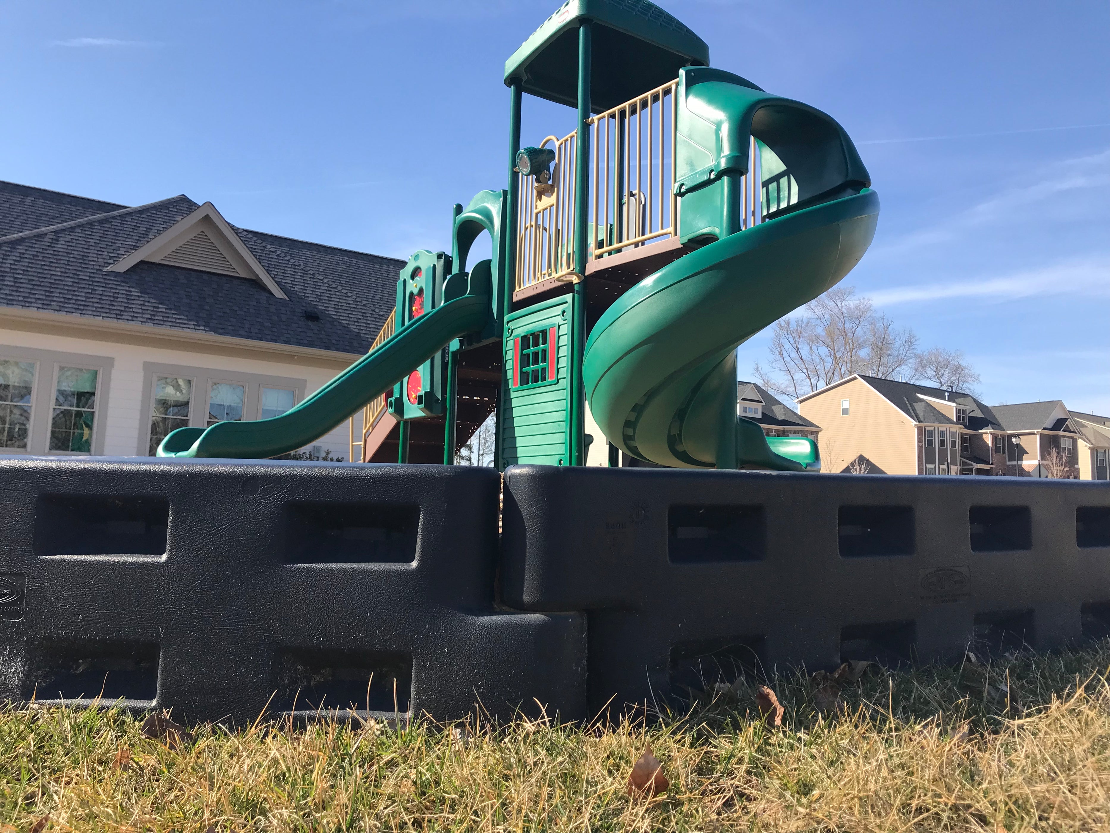 Action Play Systems 12" Playground Plastic Border with Spike APS-Borde ...